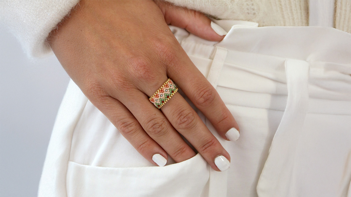 Anillo de tejido de perlas